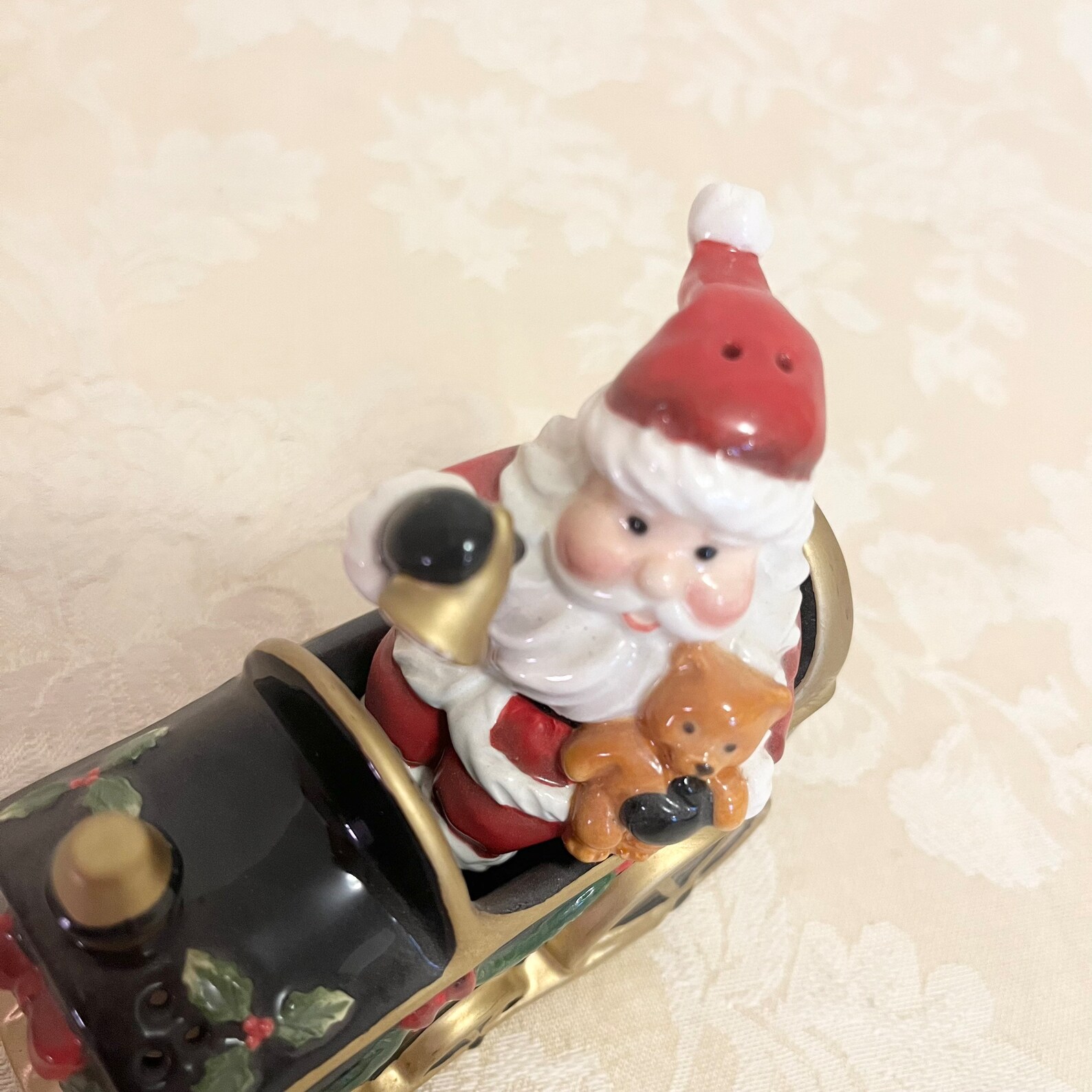 Vintage Cosmos Santa and His Sleigh Salt and Pepper Christmas Table ...