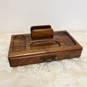 Countertop Vanity Perfum Rack Built in With Backsplash. Beautiful ...