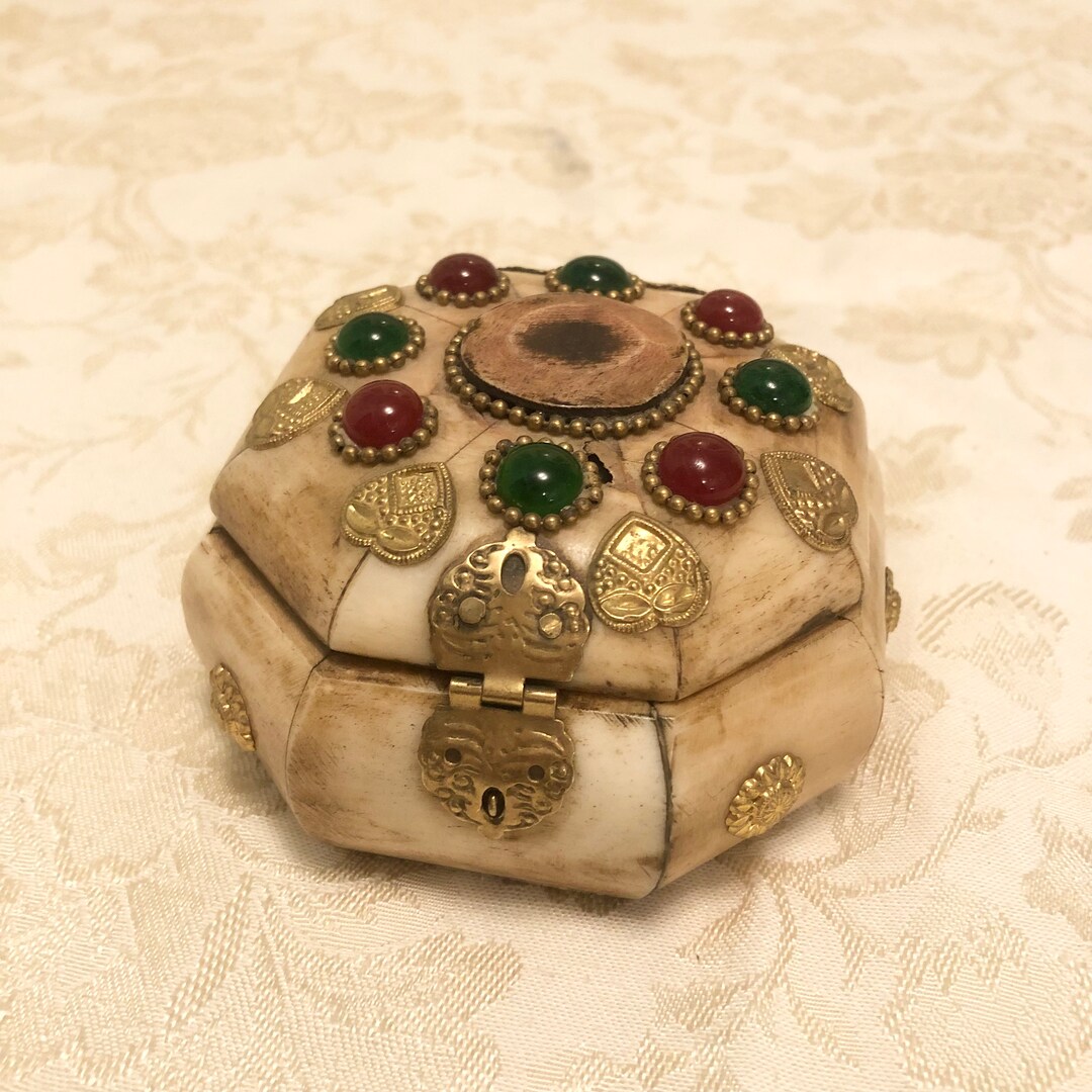 Small Collection Box With Detailed Top Shadow Box Small Display Small ...