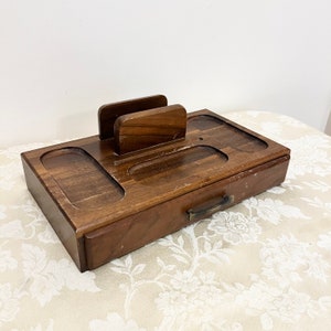 Countertop Vanity Perfum Rack Built in With Backsplash. Beautiful ...