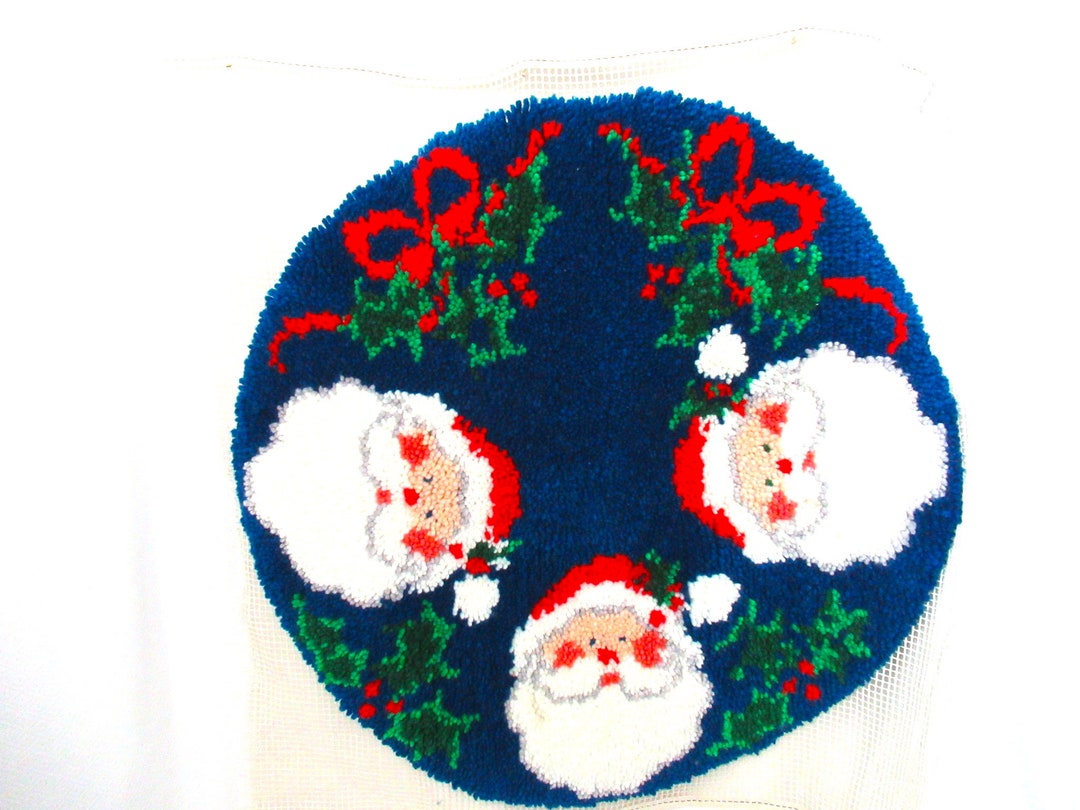 Santa Round Christmas Hook Rug, Santa Hooked Rug, Santa and Holly Rug ...