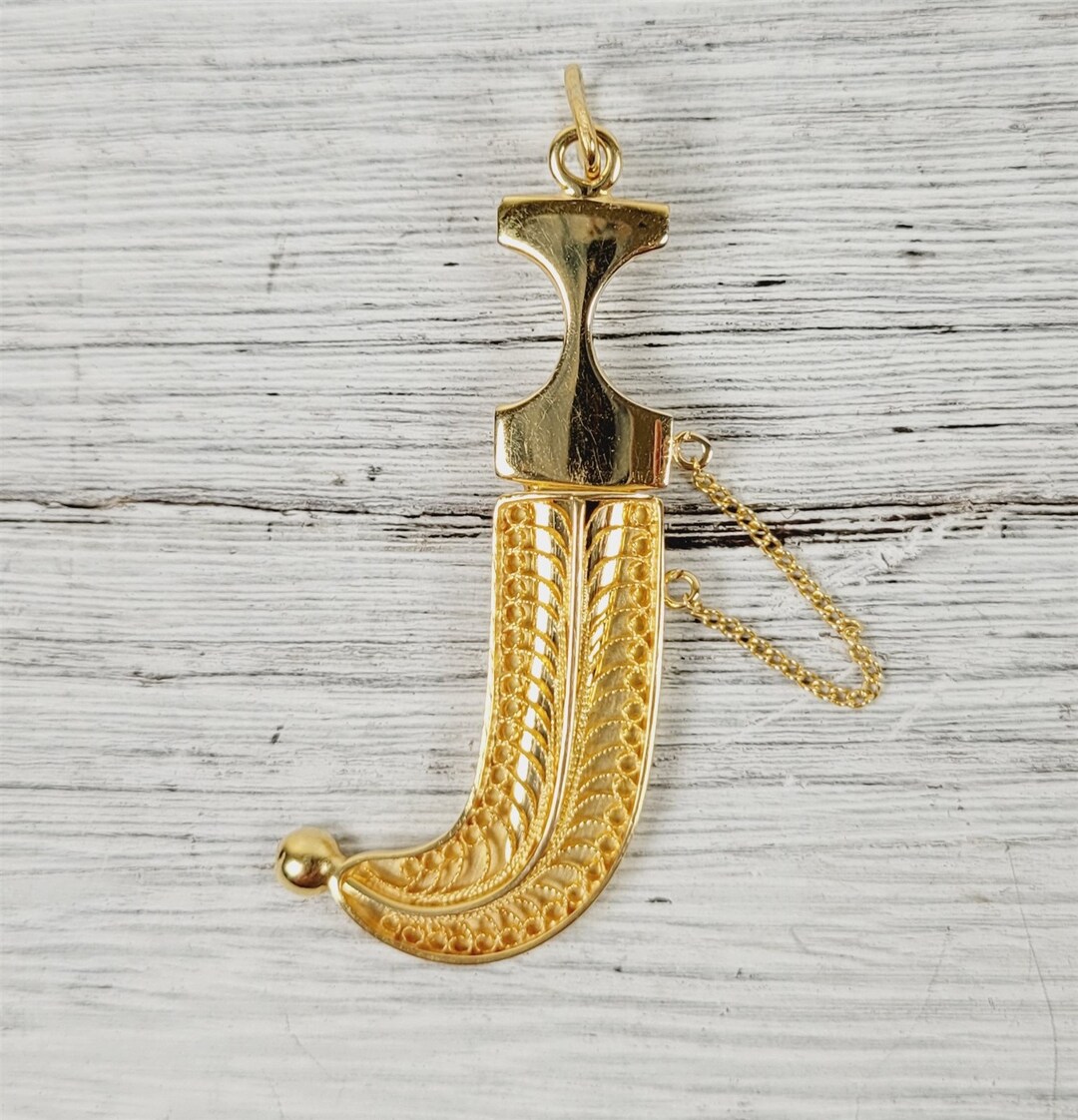 Vintage Scimitar Dagger 18K Yellow Gold Pendant Pretty Filigree ...