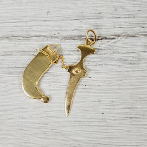Vintage Scimitar Dagger 18K Yellow Gold Pendant Pretty Filigree ...