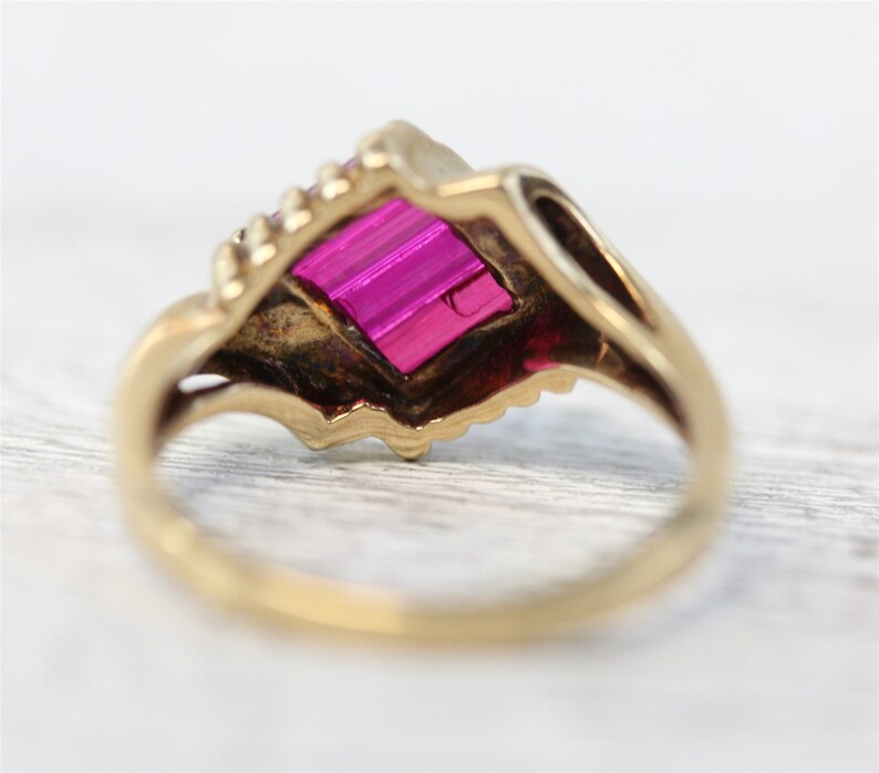 Vintage Late Art Deco 10K Yellow Gold Ruby Rod Ring 5.5 Luxury Retro ...