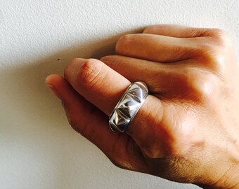 Pyramid Stud Ring - Etsy