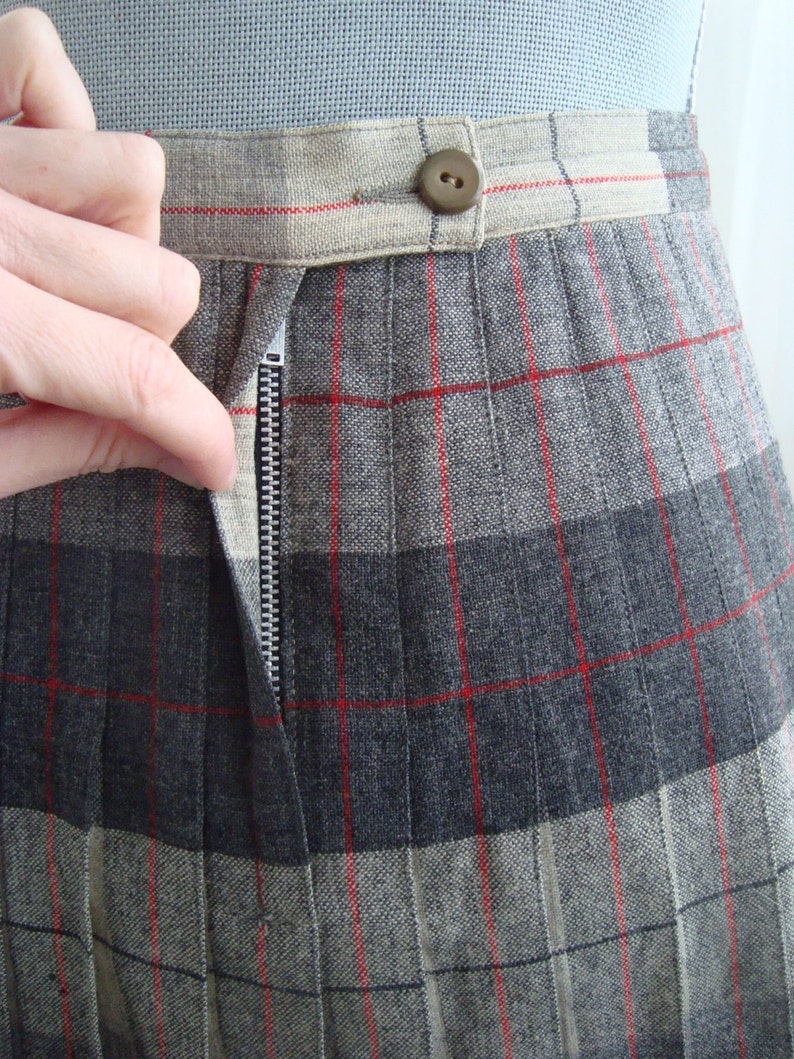 1970's Wool Pleated Skirt, Plaid Secretary Skirt in Grey and Red, Size ...
