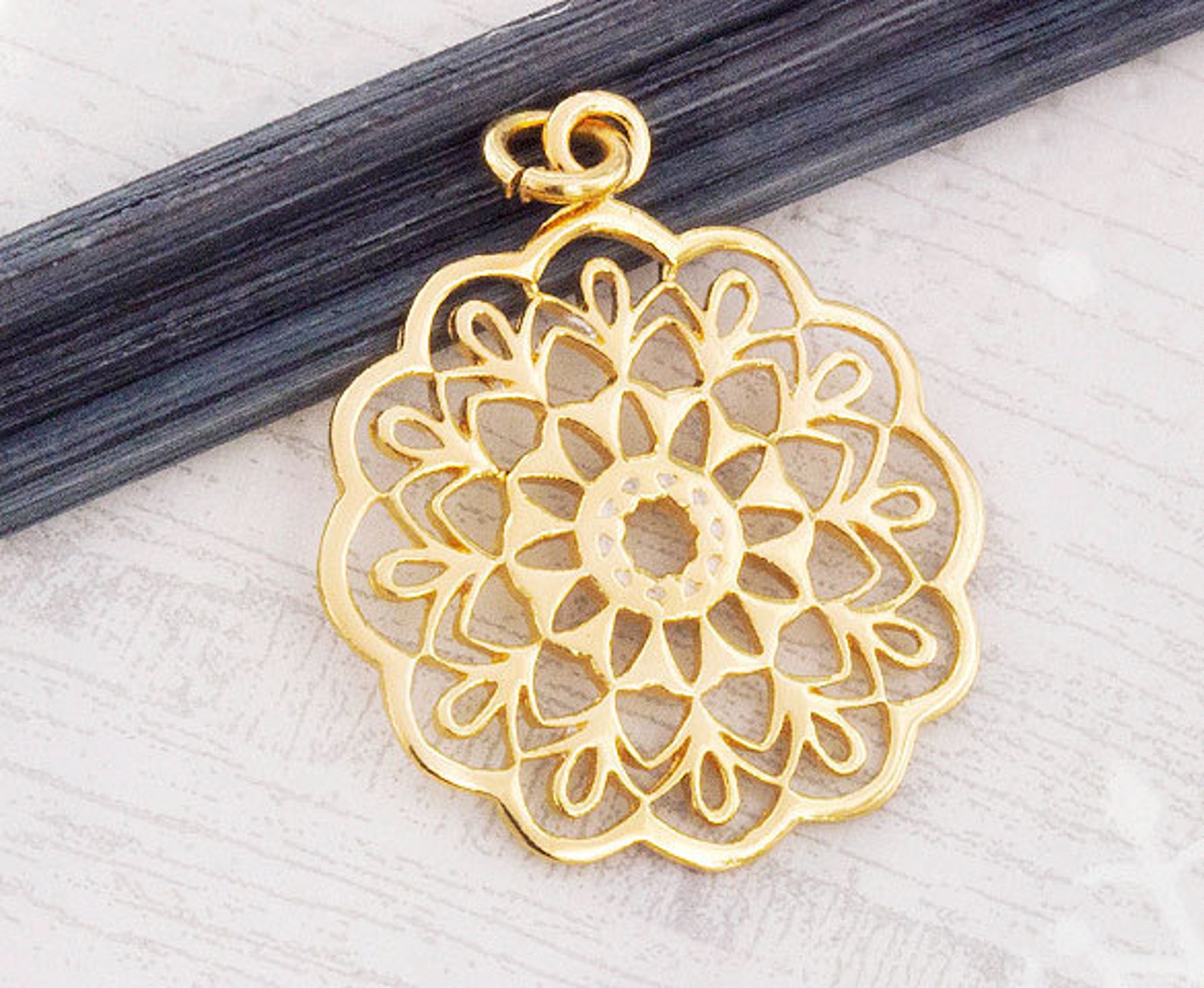 1 of 925 Sterling Silver Gold Vermeil Style Filigree Disc Pendant 23mm ...