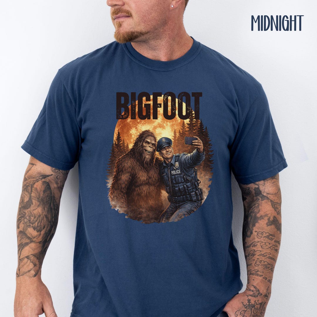 Funny Bigfoot Selfie With Police Officer T-shirt, Comfort Colors, Retro ...