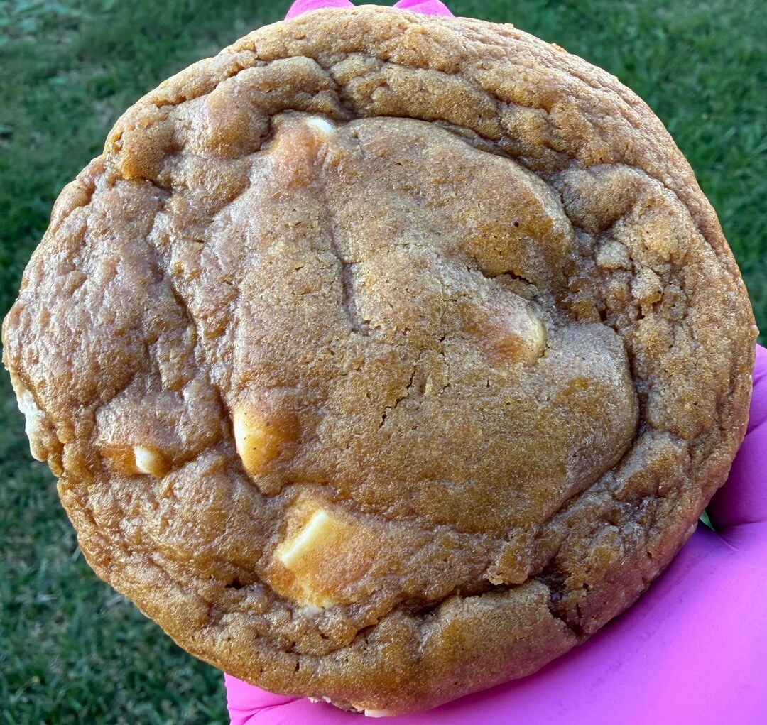 Gingerbread Glow Cookie – Soft-baked Gingerbread White Chocolate Cookie ...