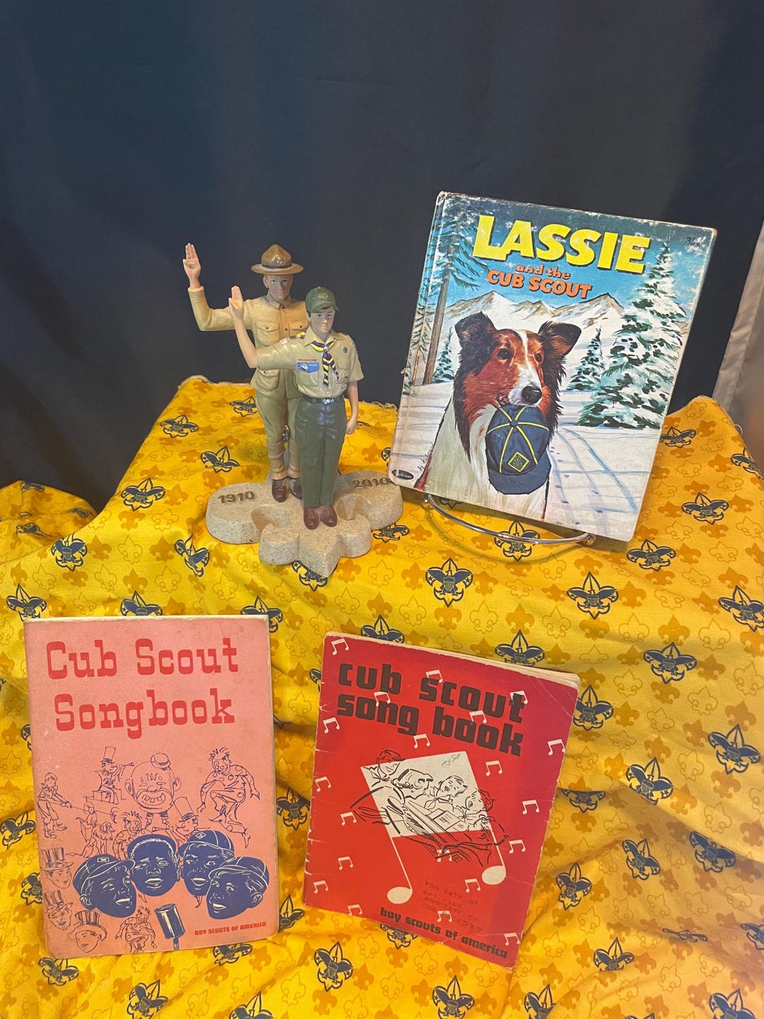 Vintage Scout Book Bundle, Lassie Book, Csatari Figurine - Etsy