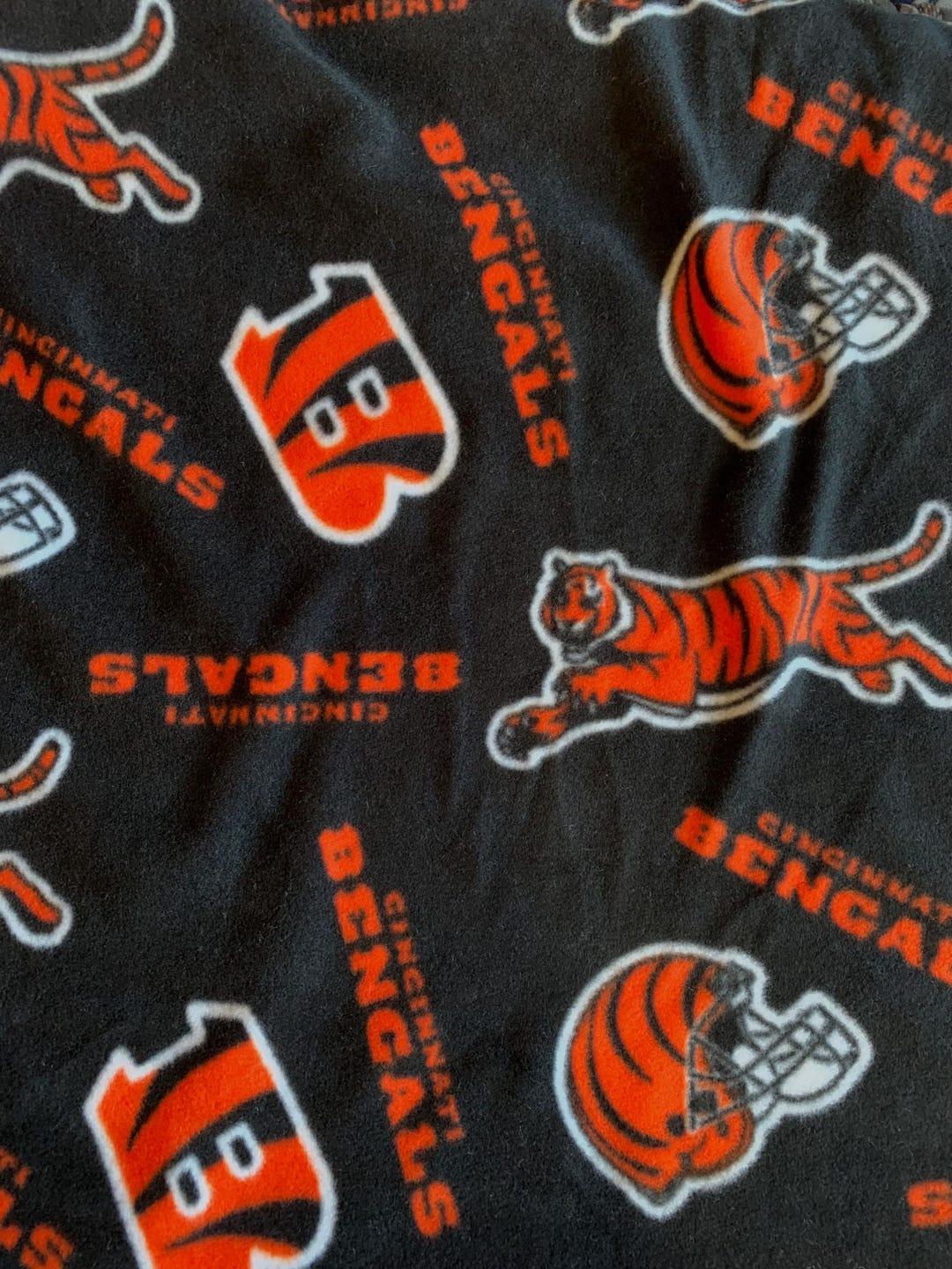 Cincinnati Bengals Licensed Anti-pill Fleece Fabric / 2+ Yards / 58" X ...