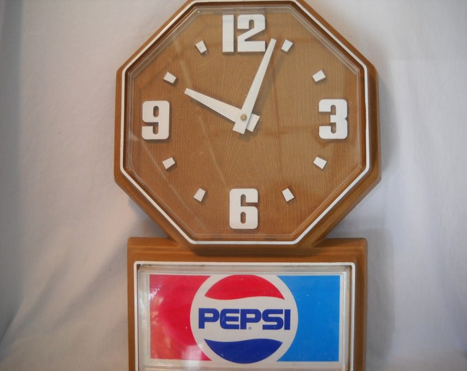 Vintage Pepsi Wall Clock Advertising Battery - Etsy