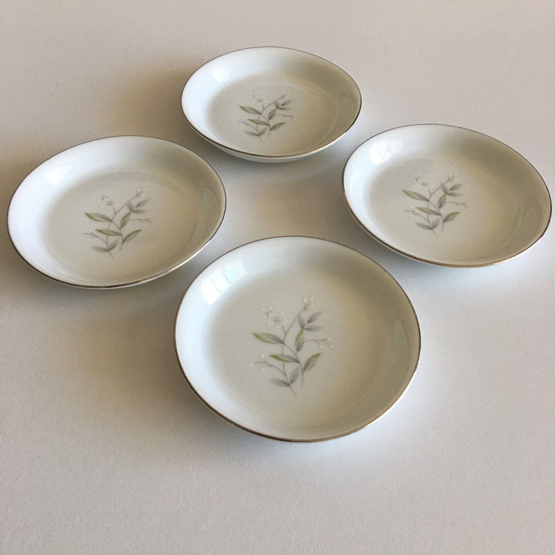 St Regis Fine China Set of Four Plates With Delicate White Flowers ...