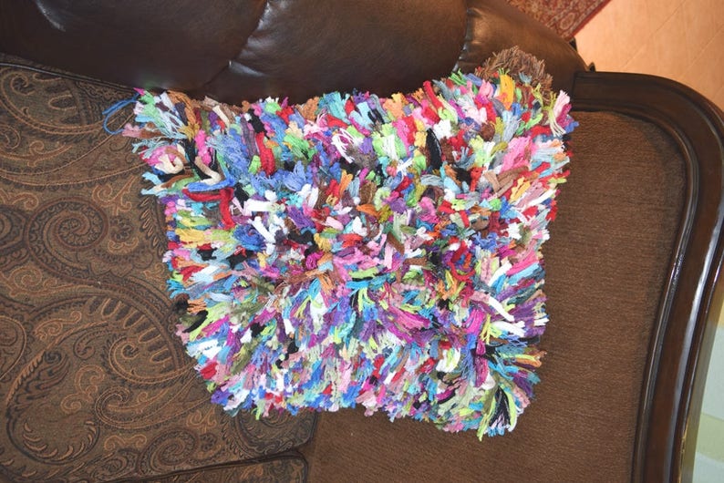 Recycled Hooked Rug From Leftover Ruffle Yarn Tutorial by JL - Etsy