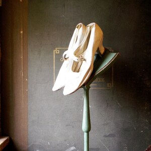 Vintage Sage Green Shoe Display Stand With Gold Edging Retro Department ...