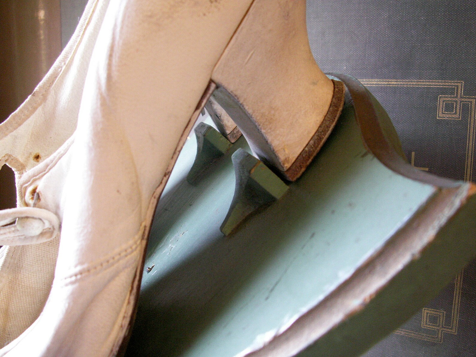 Vintage Sage Green Shoe Display Stand With Gold Edging Retro - Etsy