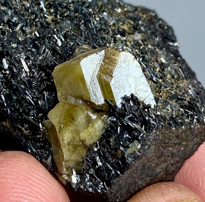 157 Carat Unique Rare Piece! Natural SPHENE (titanite) With Sparkly ...