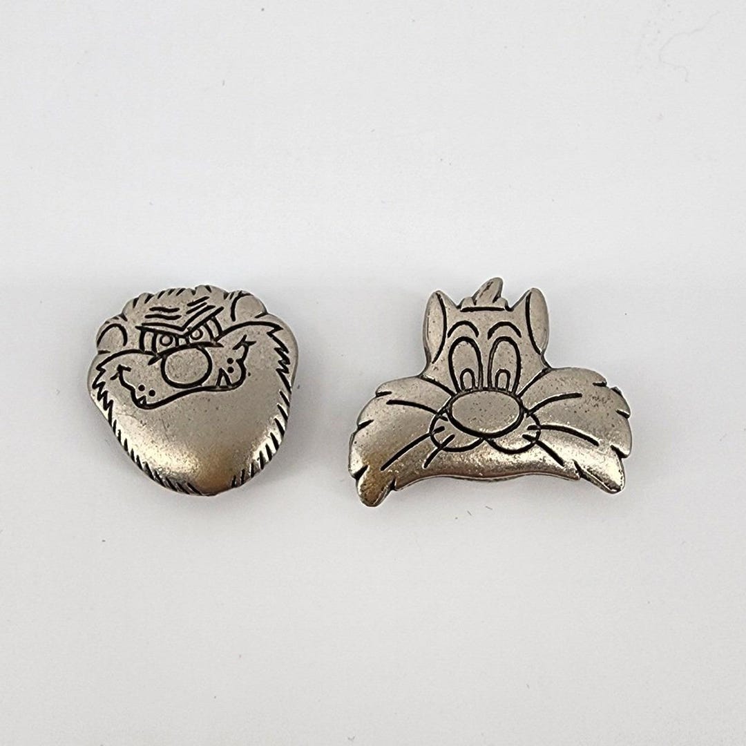 Vintage Looney Tunes Taz and Sylvester Silver Tone Metal Button Cobwrs ...