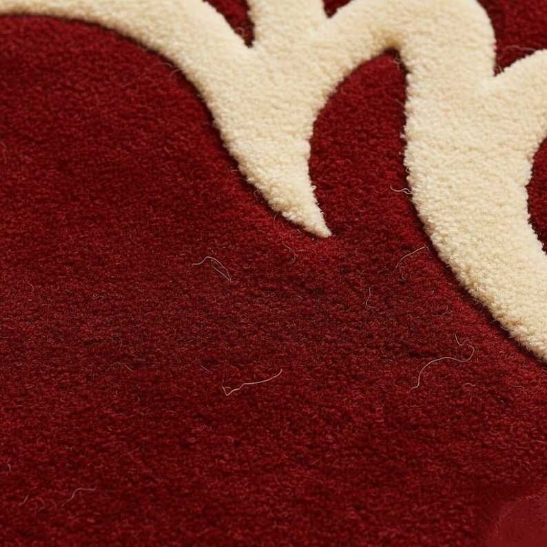 Hand Tufted Luxurious Red Velvet Scroll Rug: Hand-tufted, Elegant ...