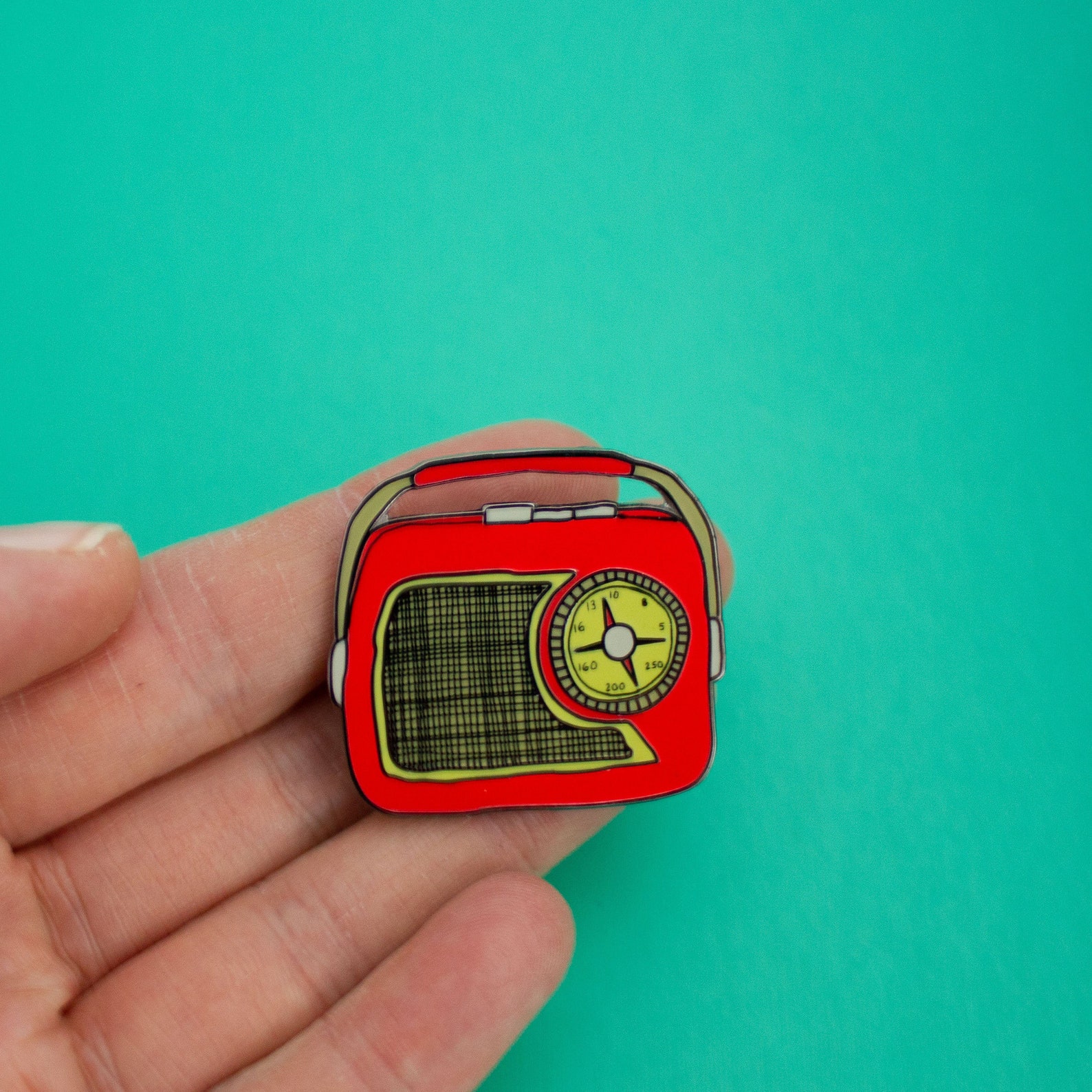 Vintage Radio Enamel Pin, Retro Radio Lapel Pin, Black Metal Plated ...