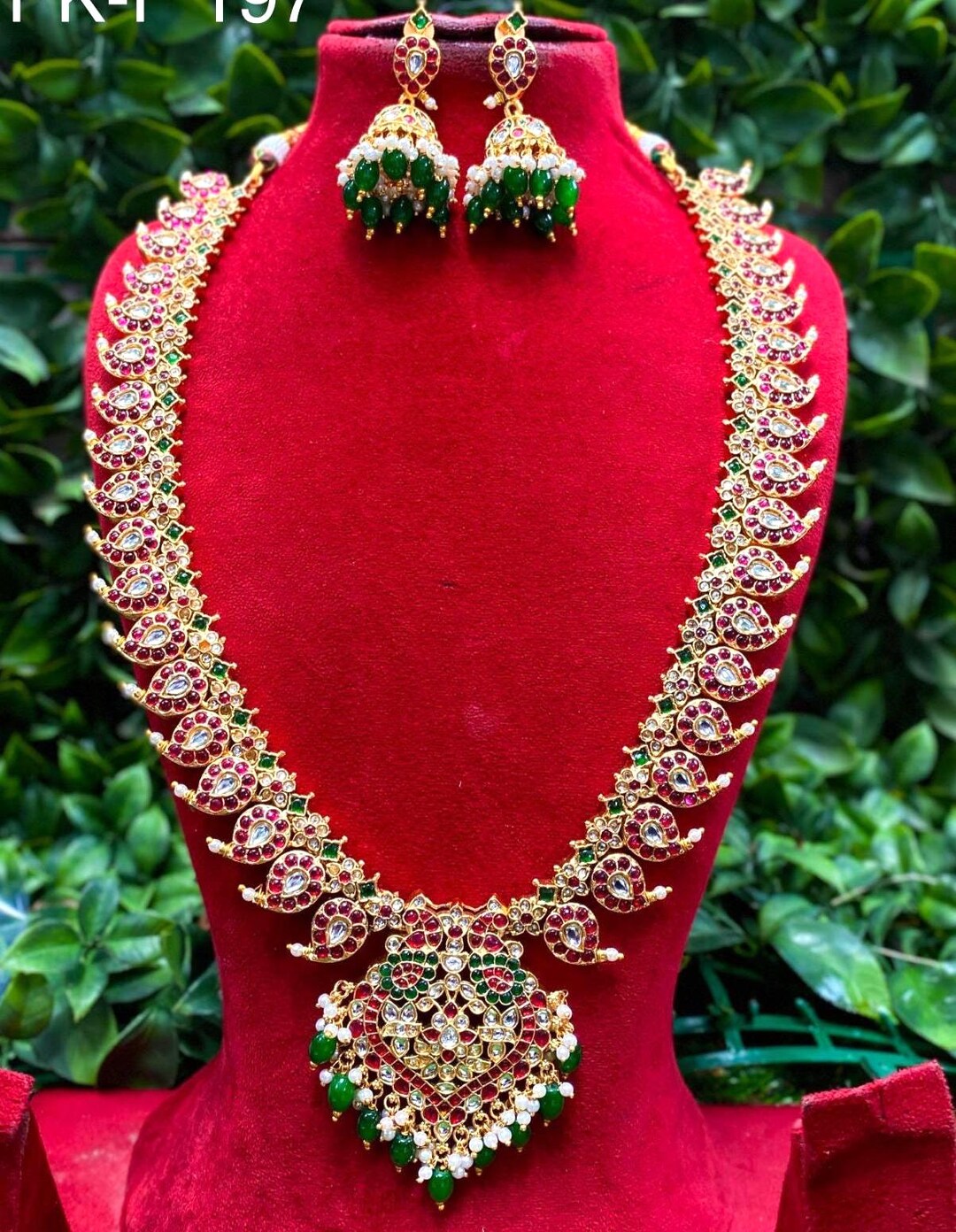Premium Gold Plated Color and Clam Pota Stone and Pearl Ensemble ...