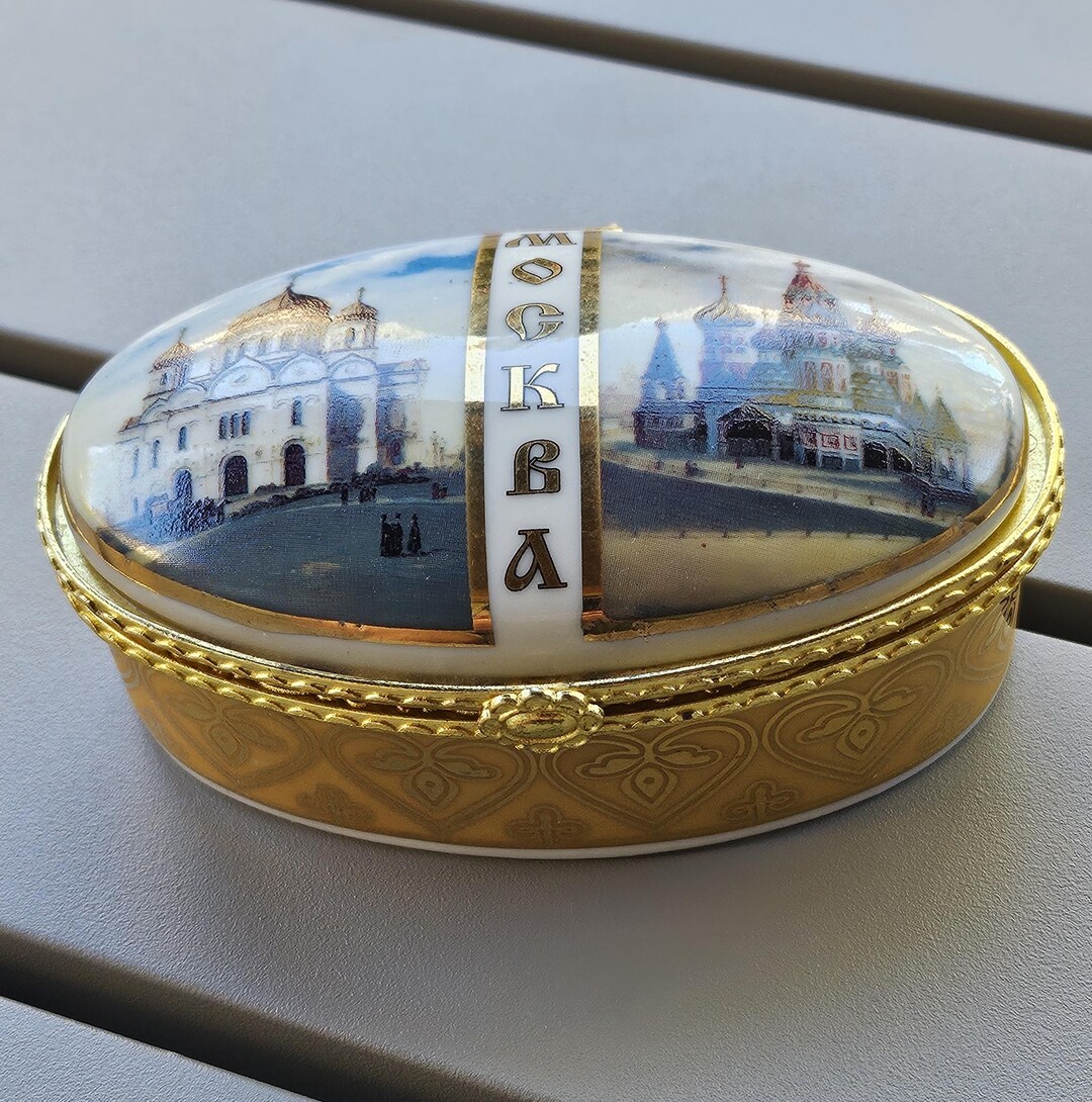 Vintage Hinged Porcelain Trinket Box With A Lacquer Miniature of Moscow ...