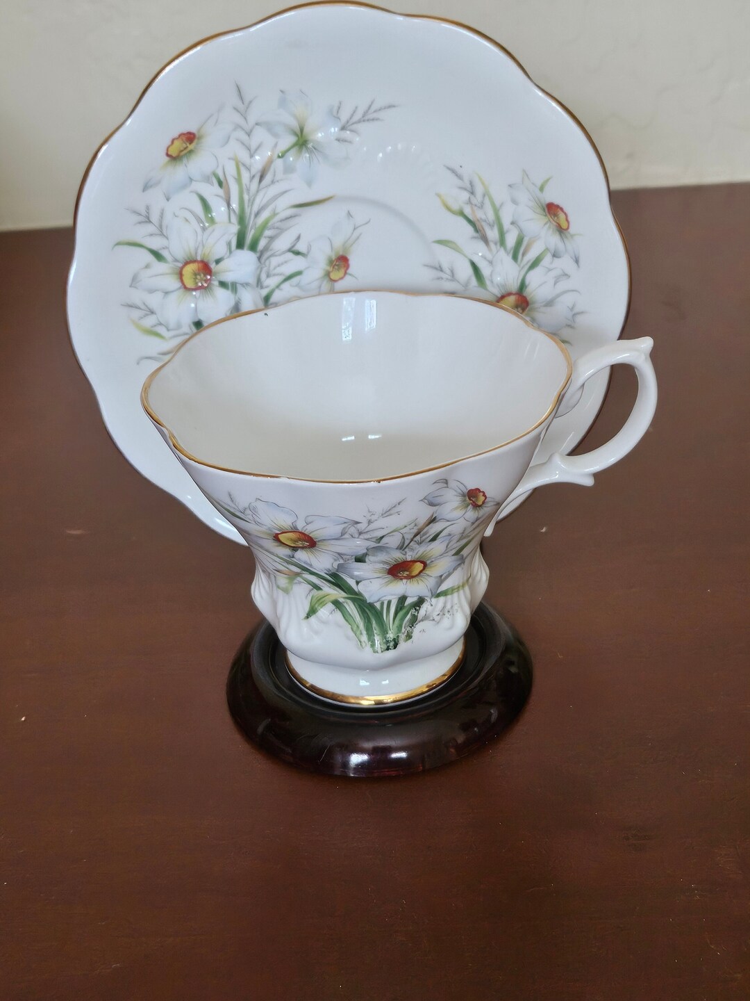 Vintage Royal Albert Friendship Narcissus Floral Gold Tone Trim Tea Cup ...