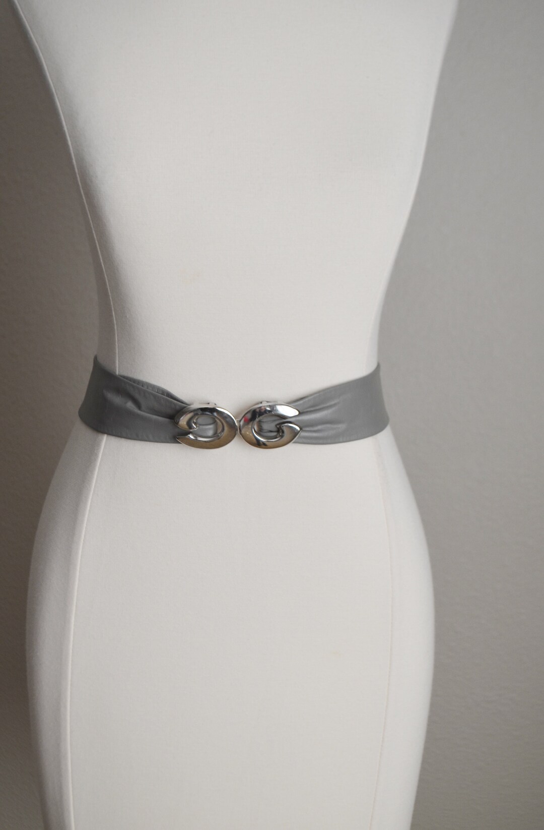 Vintage 80s Gray Solid Minimal Leather Belt With G Buckle Women's Small ...