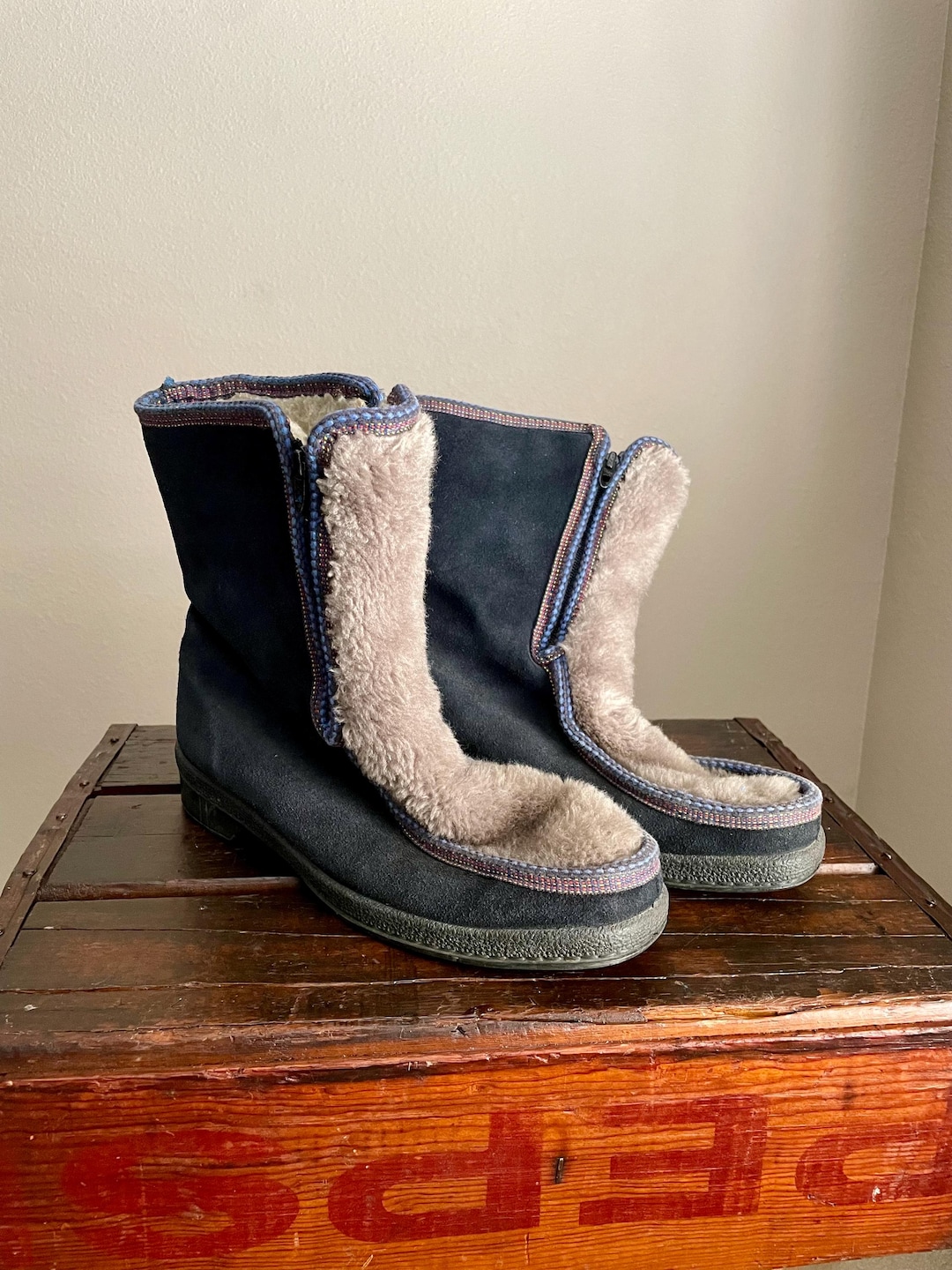 Vintage 60s 70s Yodelers Faux Fur Eskimo Style Ivory Blue Gray Snow ...