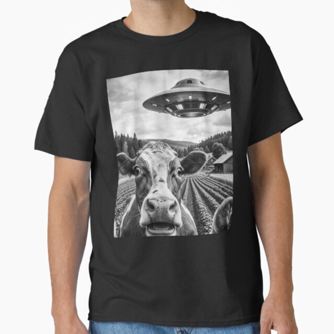 UFO Cow Abduction Shirt Cow UFO Funny Tshirt Cow Flying Saucer Selfie ufo-cow-abduction-shirt-cow-ufo-funny-tshirt-cow-flying-saucer-selfie
