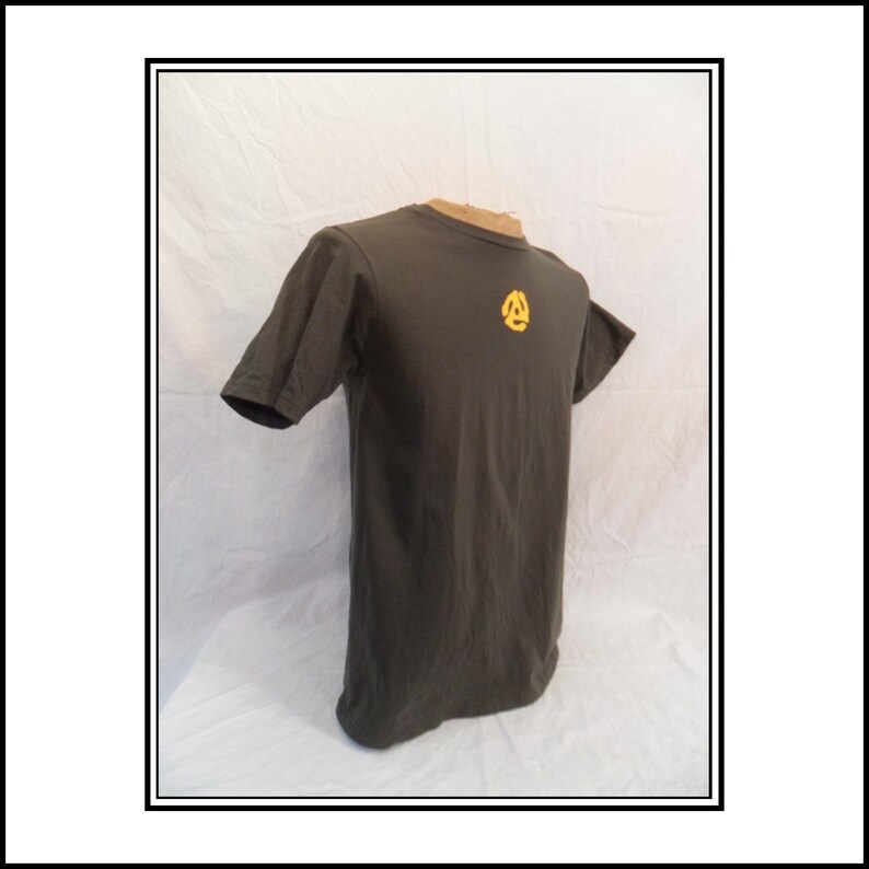 45 RPM Insert Adapter Tee Shirt. - Etsy