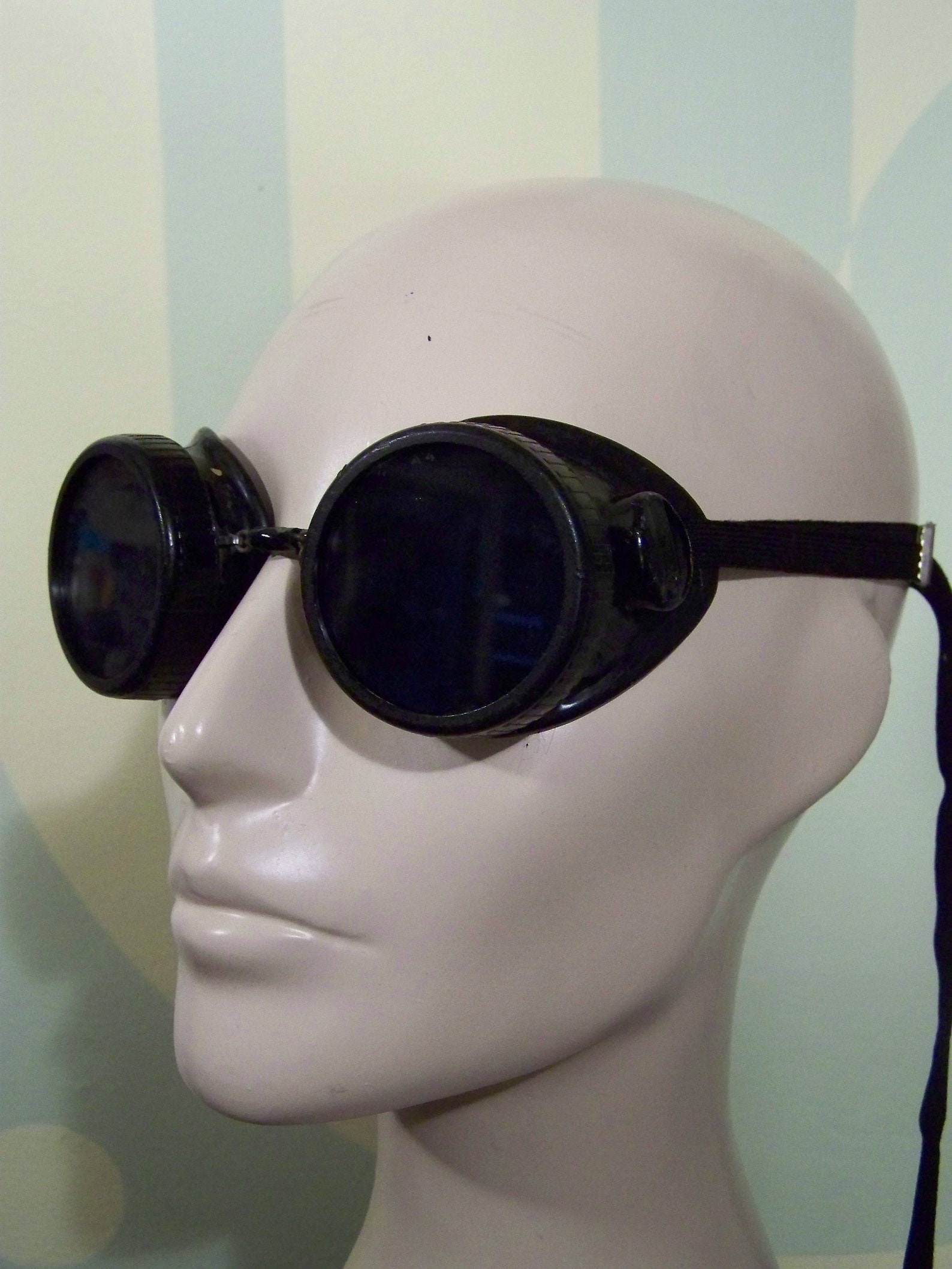 Vintage Welding Goggles Black Metal With Black Accent. Green Lenses ...