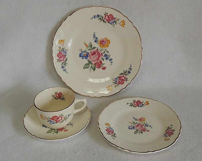 Vintage Scio Pottery 4 Piece Place Setting in Hazel Pattern.. Cottage ...