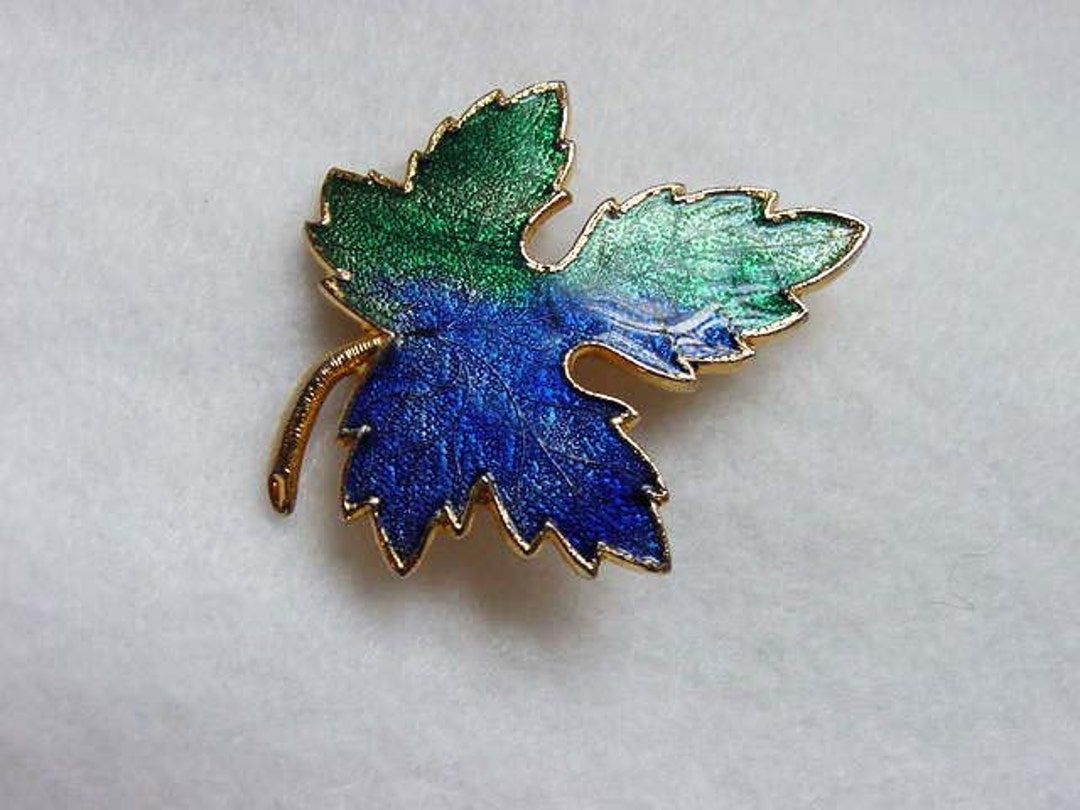 Vintage Enamel MAPLE LEAF Pin / Brooch - Etsy