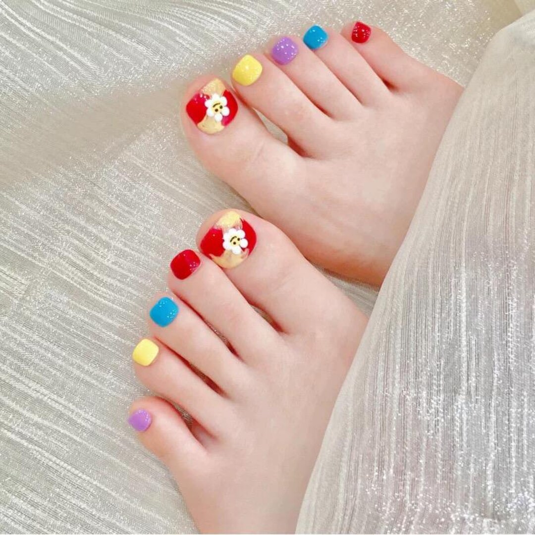 Sunny Garden Rainbow Toe Nails With Daisy Accents – Summer Fun for ...