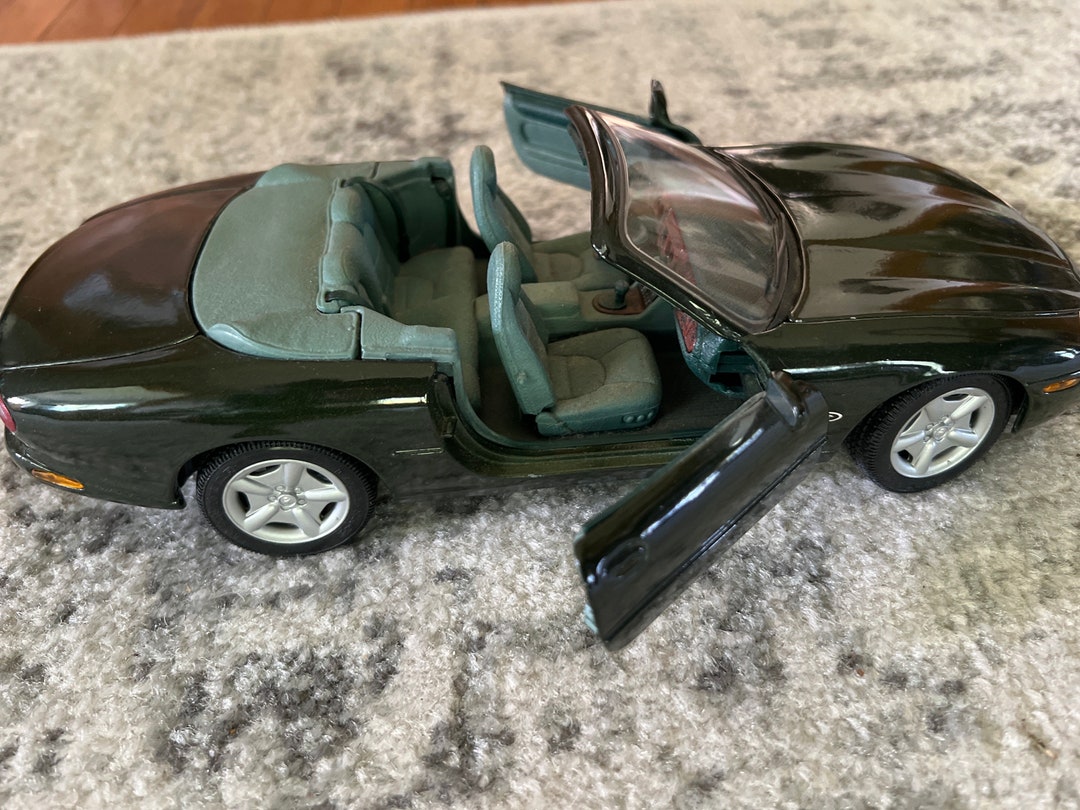Vintage Jaquar XK8 Hunter Green Car 1960s Diecast Car Vintage 1/18 ...