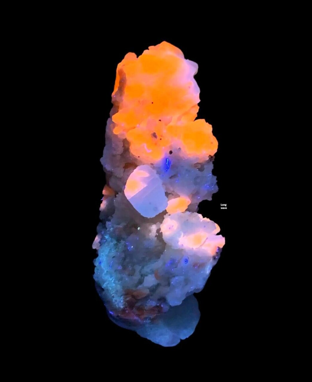 17 Gm Fluorescent Emerald Color Sodalite With Calcite Emerald Glow ...