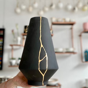 Large Kintsugi Vase in Black or White - Etsy