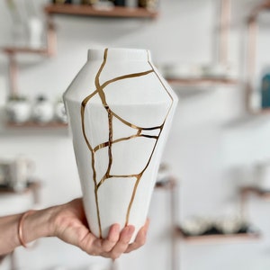 Large Kintsugi Vase in Black or White - Etsy