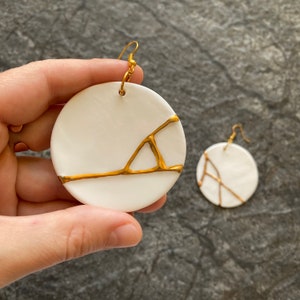 Kintsugi Earrings, White Disc Earrings With Gold Joinery - Etsy