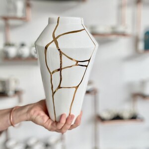 Large Kintsugi Vase in Black or White - Etsy