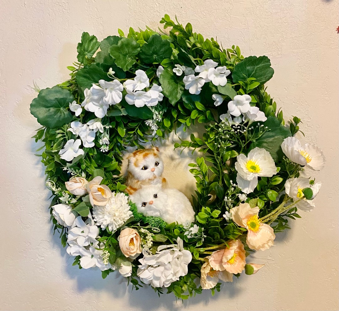 White and Tabby Handmade Plush Cat Wreath - Custom Animal Decor for Cat ...