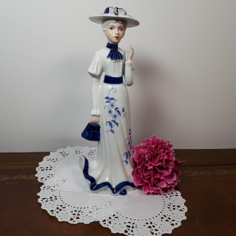 Blue and White Vintage Statue - Etsy Canada