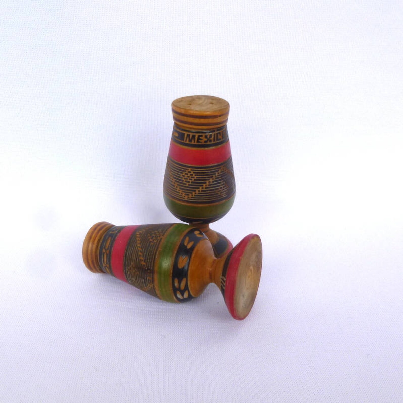 Vintage MEXICAN SALT and PEPPER Shakers - Etsy