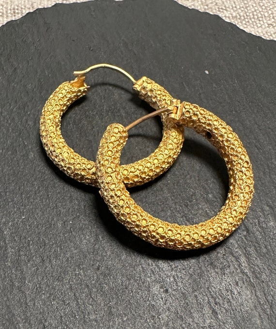 Victorian Etruscan revival yellow gold filled hoop ea… - Gem