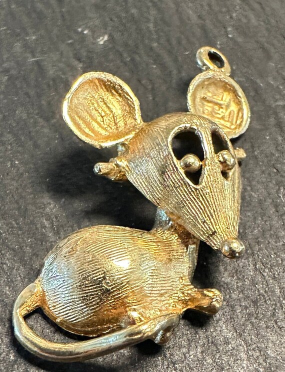 14k MOUSE vintage adorable brushed yellow gold charm. - Gem