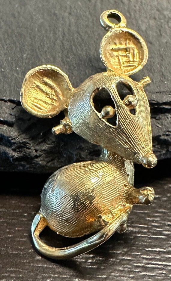 14k MOUSE vintage adorable brushed yellow gold charm. - Gem