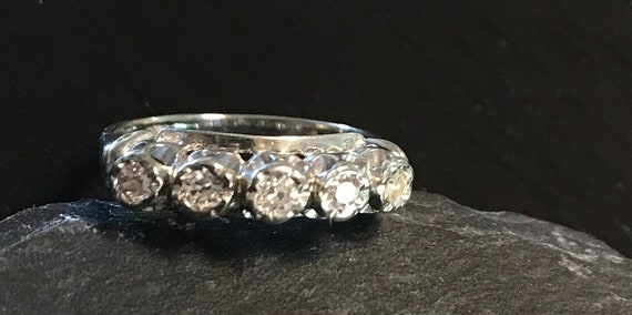 14k white gold 5 diamond- high set vintage ring. Siz… - Gem