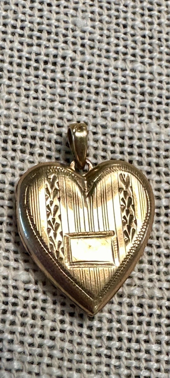 10k heart locket, charm, vintage diminutive with bale… - Gem