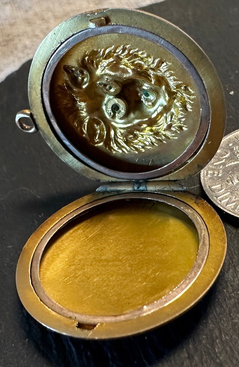10k 1900 Locket of a Raised Lion Head -diamond in Mouth Green Gemstone ...